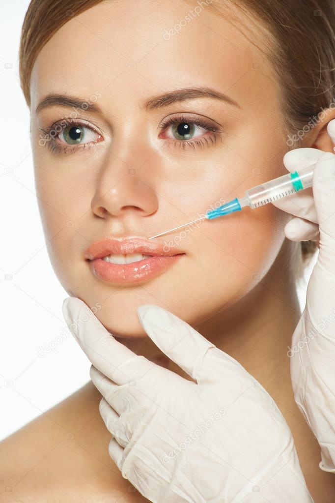 Botox inyectable en los labios — Foto de stock #61036289 © Dragonfly666