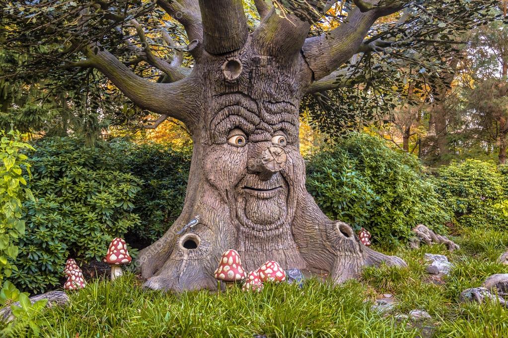 Talking tree with happy face Stock Photo by ©CreativeNature 103045396