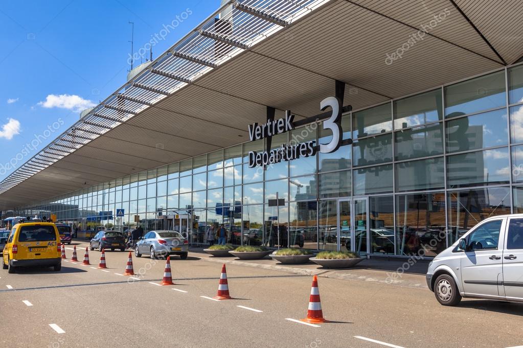 Ingang vertrekhal 3 schiphol –Editorial Stock Fotó © CreativeNature ...