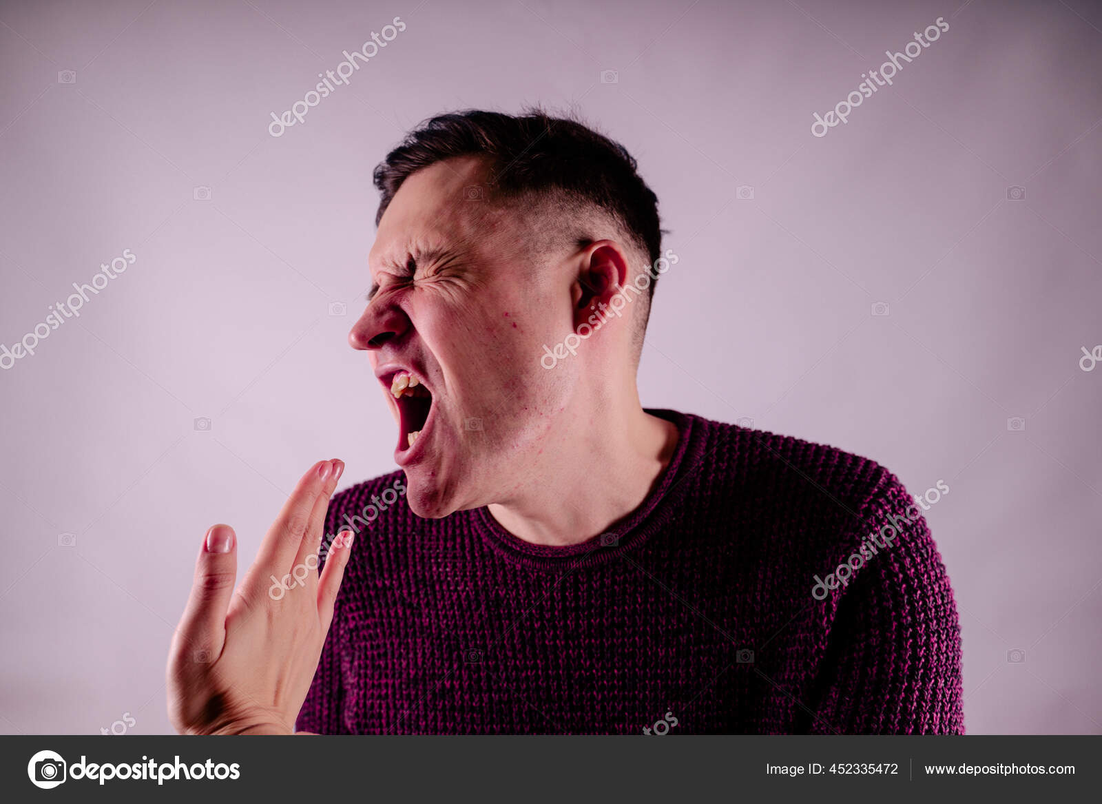 Una Persona Abofeteando Hombre Asustado Cara Emocional Macho Siendo ...