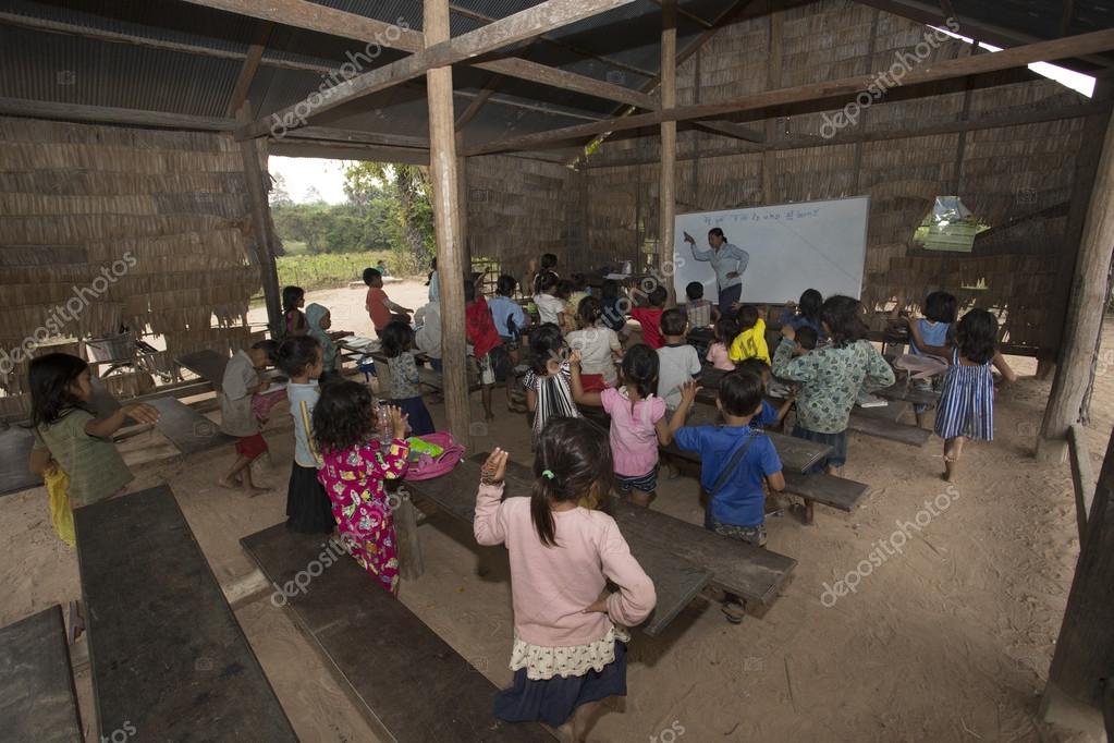 Un aula en una escuela primaria rural en un pequeño pueblo solo ou ...