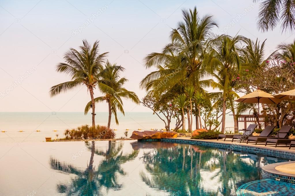 Luxury Swimming pool with palm trees — Stock Photo © mrsiraphol #102250360