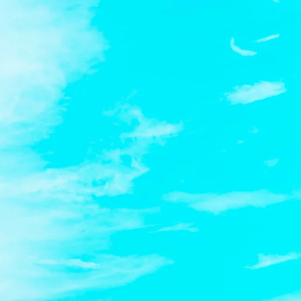 Cielo turquesa fotos de stock, imágenes de Cielo turquesa sin royalties ...