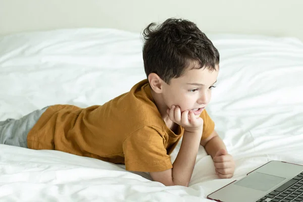 177 Kids on screens Stock Photos, Images | Download Kids on screens ...