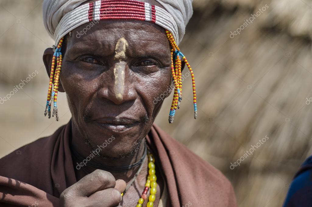 Old man from Arbore Tribe – Stock Editorial Photo © luisapuccini #66972961