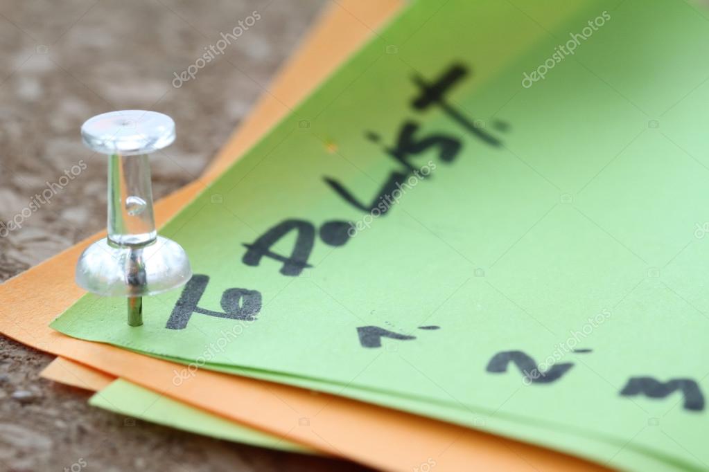 Close up of pin and to do list word on sticky note with cork boa Stock ...