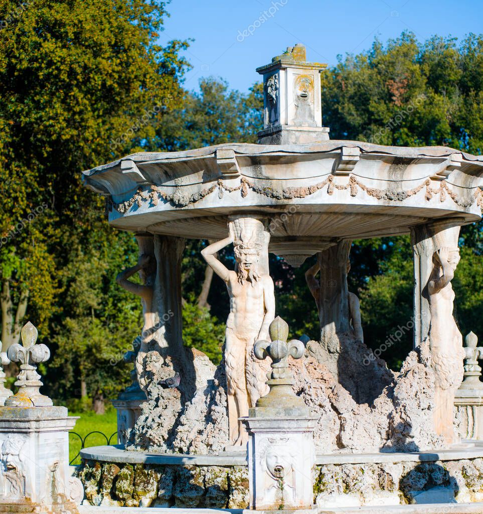 antiguo parque roma con columnas y monumentos una gran cantidad de ...