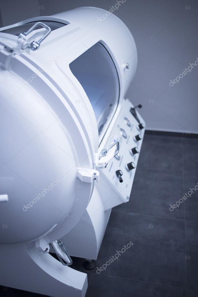 HBOT Hyperbaric Oxygen Therapy treatment chamber Stock Photo by ...