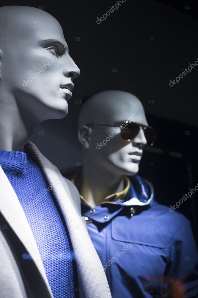 Shop dummy fashion mannequins in store window display — Stock Photo ...