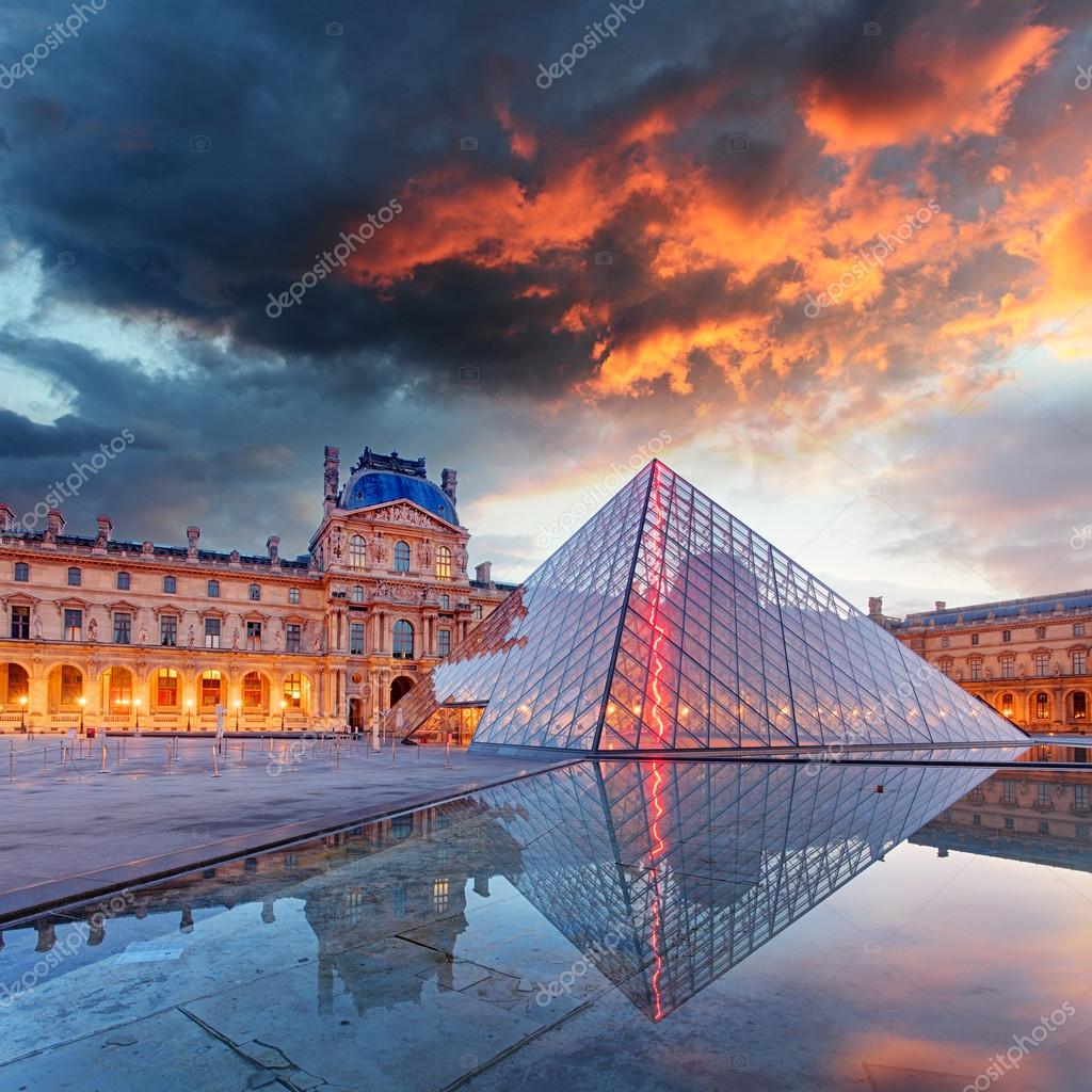Paris - Louvre museum with pyramid, France – Stock Editorial Photo ...