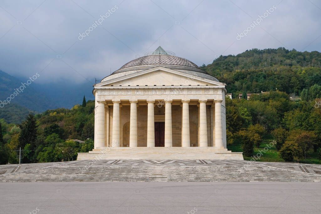 El Tempio Canoviano o Templo de Canova basado en los diseños de Antonio ...