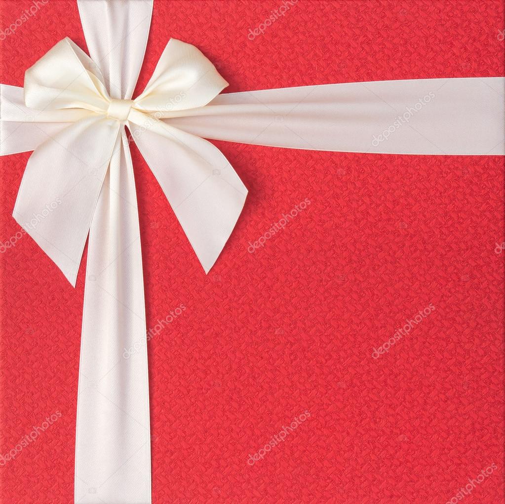 Top view red gift box with beige bow Stock Photo by ©FreerLaw 75262609