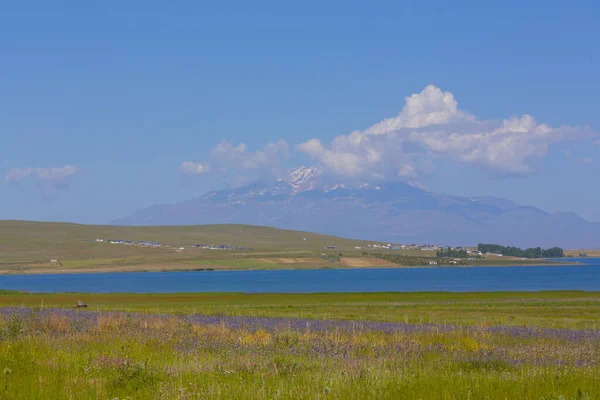 Imágenes de Suphan dagi, fotos de Suphan dagi sin royalties | Depositphotos