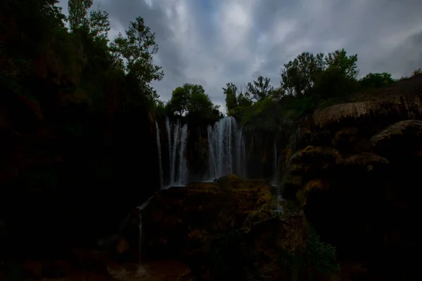 Paisajes con cascada fotos de stock, imágenes de Paisajes con cascada ...