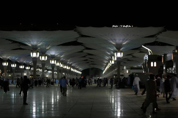 Moskeija Profeetta Saudi Arabiassa Medina Yksi Suurimmista Moskeijoista ...