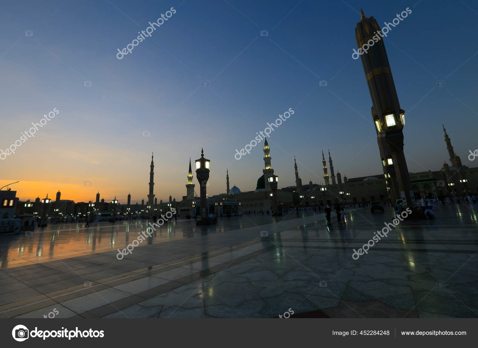Moskeija Profeetta Saudi Arabiassa Medina Yksi Suurimmista Moskeijoista ...