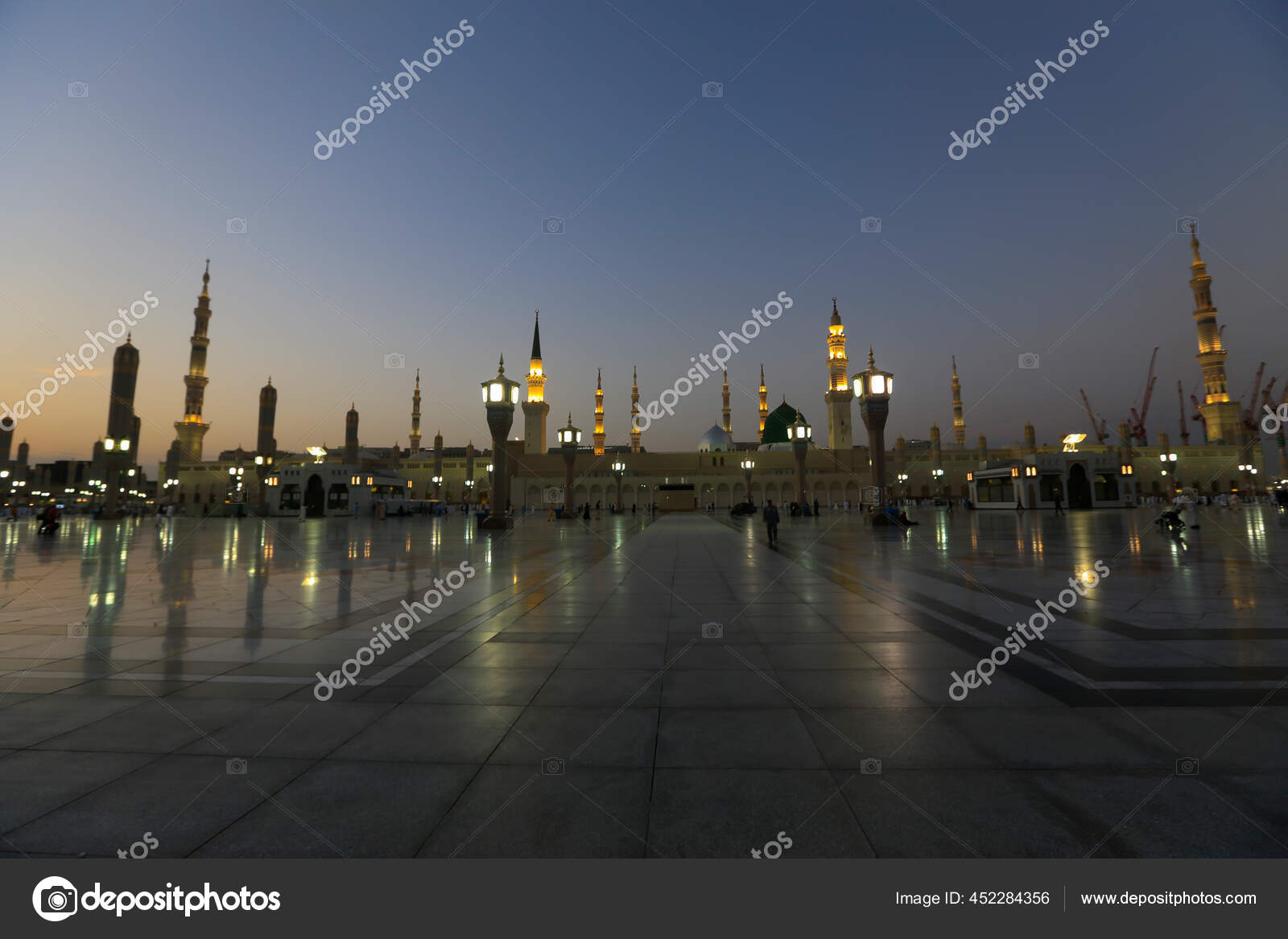 Moskeija Profeetta Saudi Arabiassa Medina Yksi Suurimmista Moskeijoista ...