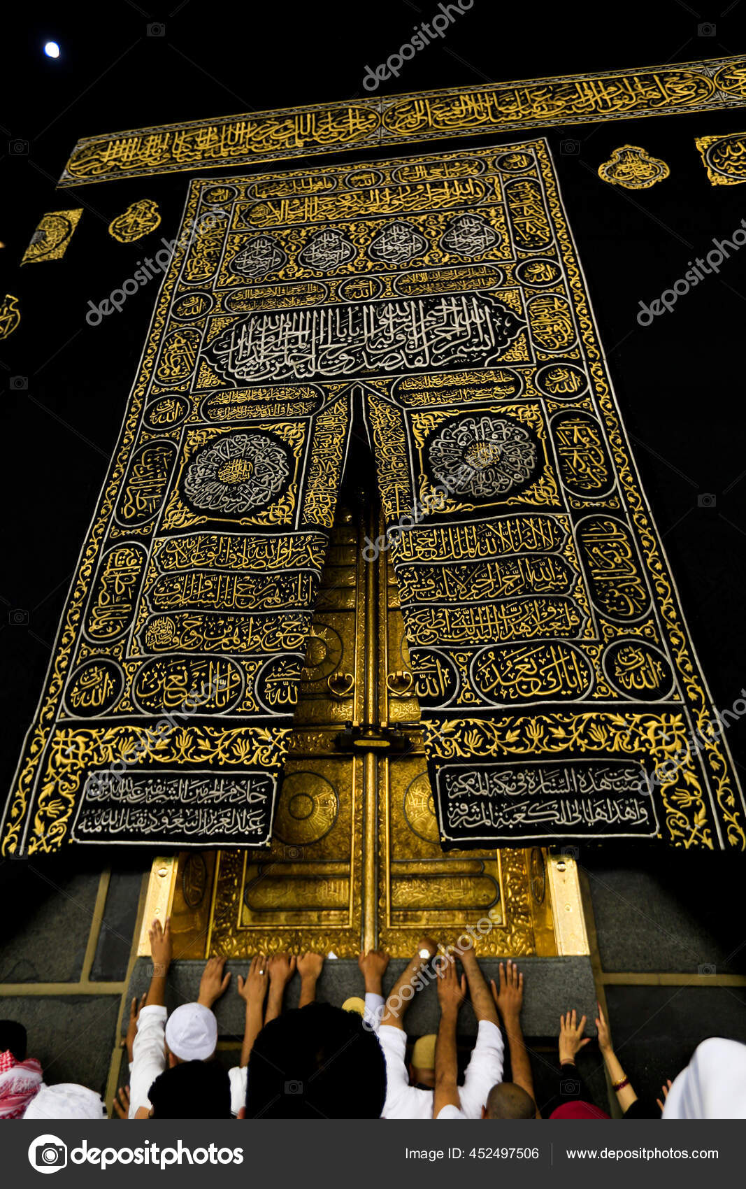 Golden Doors Holy Kaaba Closeup Covered Kiswah Massive Lock Doors ...