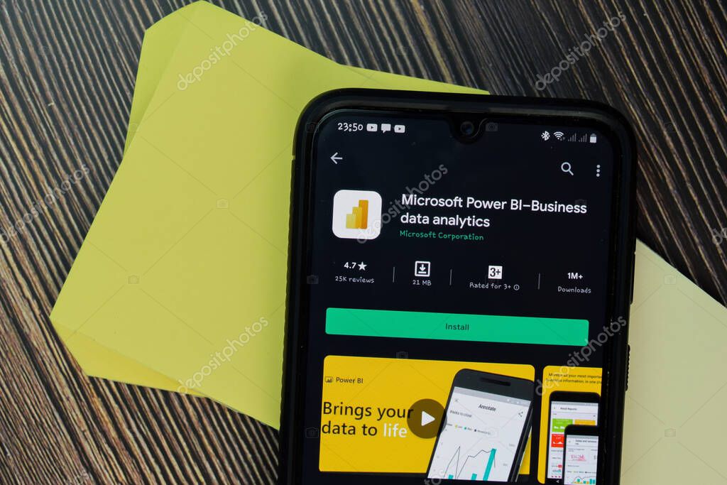 Aplicación de desarrollo de Microsoft Power BI en la pantalla del teléfono inteligente. Power BI ...