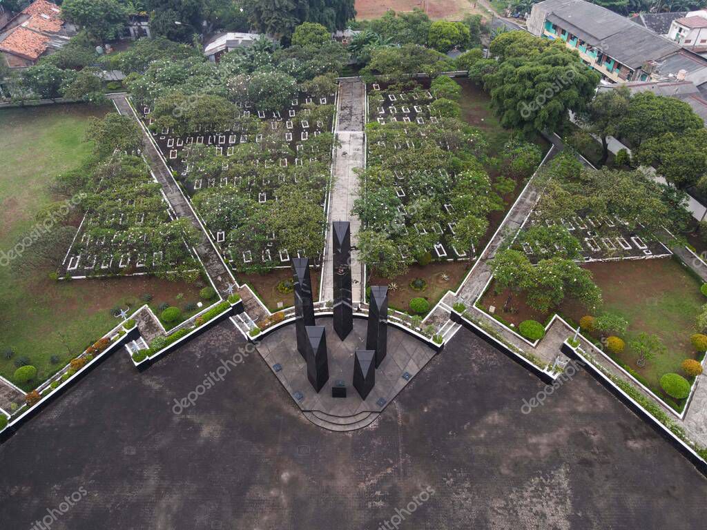 Bulak Kapal Heroes Cemetery (oficialmente llamado Taman Makam Pahlawan Nasional Utama Bekasi ...