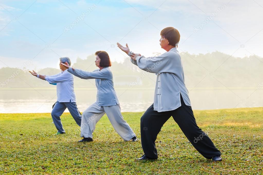 Group of people practice Tai Chi Chuan in a park – Stock Editorial Photo © cowardlion #124526168