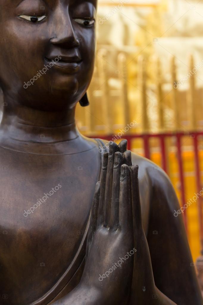 Estatua de Buda manos 2024