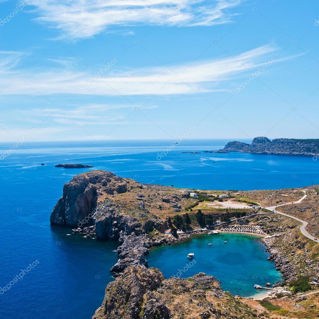 Vista a la bahía de St Pauls en Lindos, Rodas, Grecia 2022