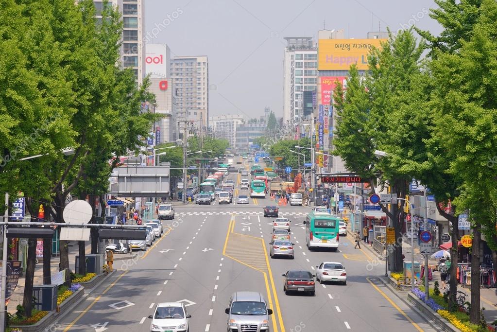 SUWON, KOREA - MAY 02, 2014: Street of Suwon city in Korea – Stock ...