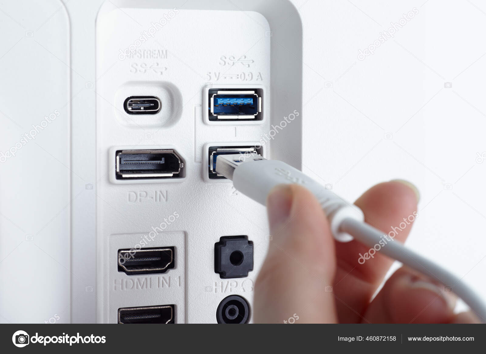 Primer Plano Conexión Del Cable Con Concentrador Usb Integrado Del ...