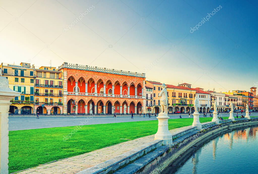Paisaje urbano de Padua con Palazzo Loggia Palacio de Amulea edificio ...