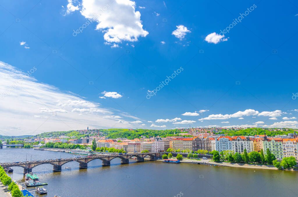 Vista panorámica aérea de la ciudad de Praga, centro histórico con el ...