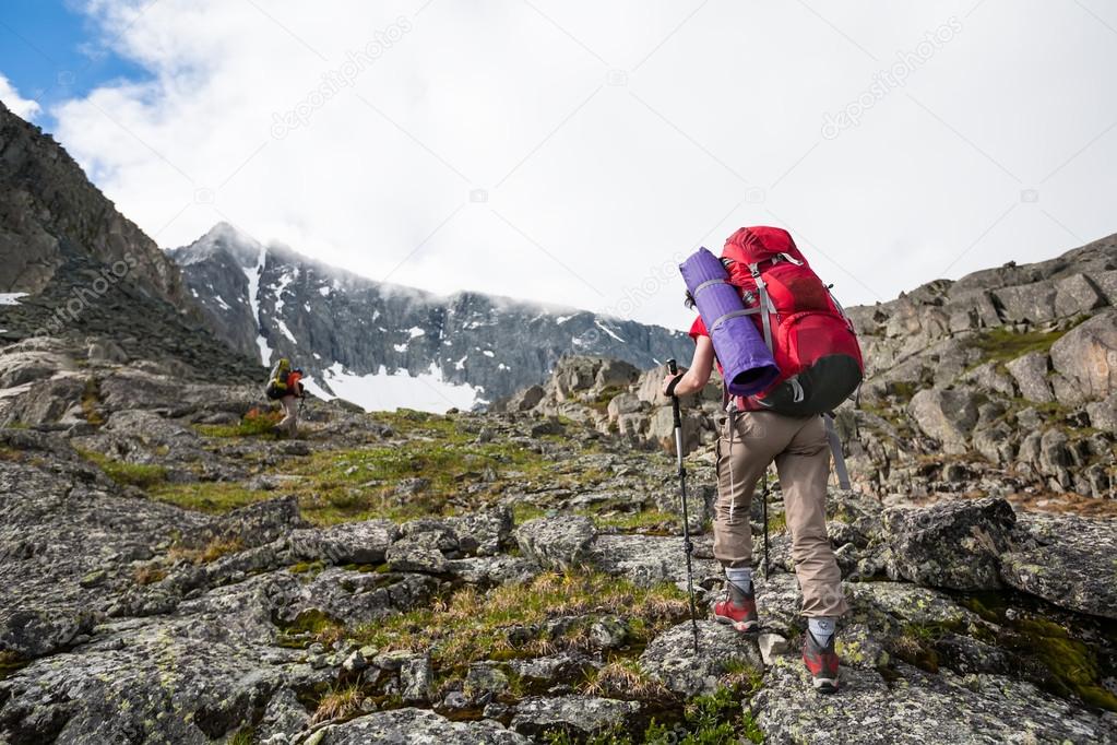 Backpacker is hiking in highlands of Altai mountains, Russia Stock ...