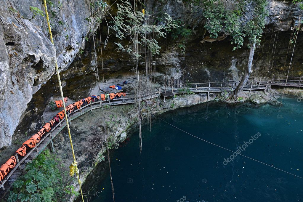 X-Canche cenote en la pen nsula de Yucat n, M xico. 2024