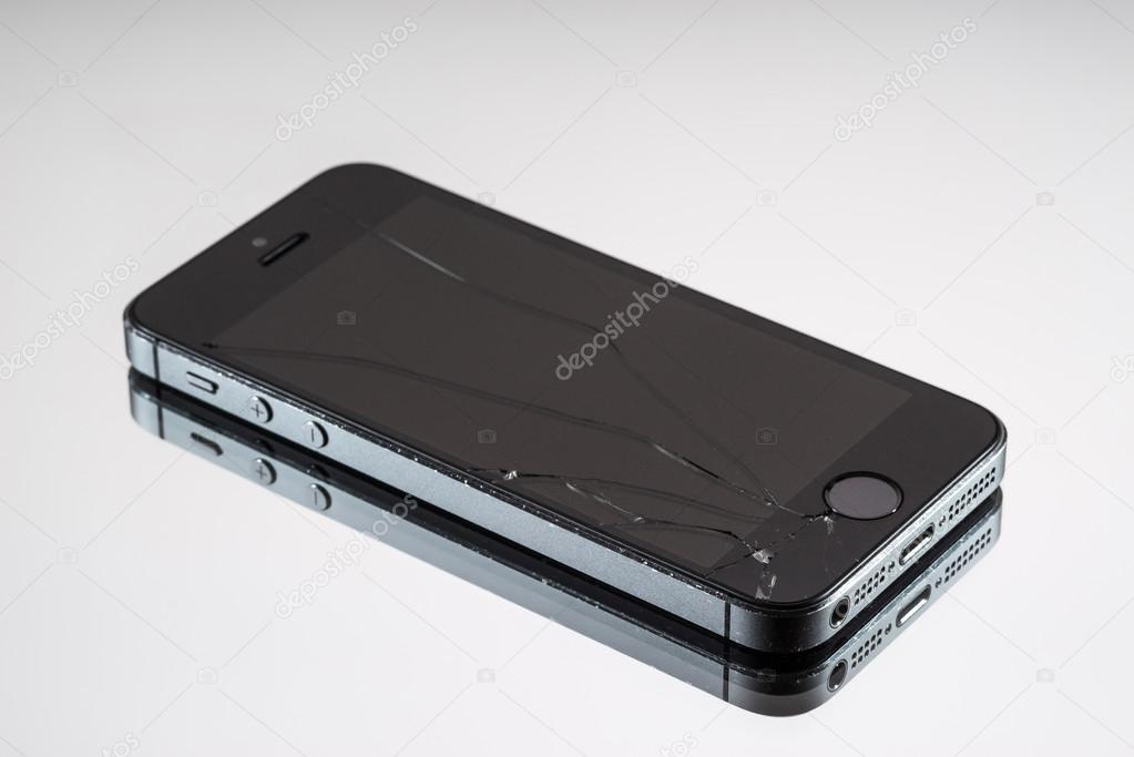 Broken Screen White Iphone 5