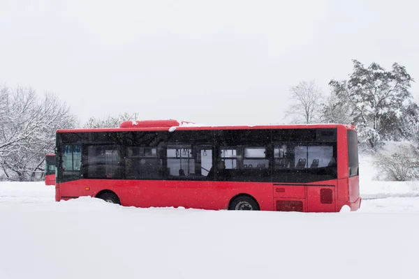 Pictures of buses in winter images libres de droit, photos de Pictures ...
