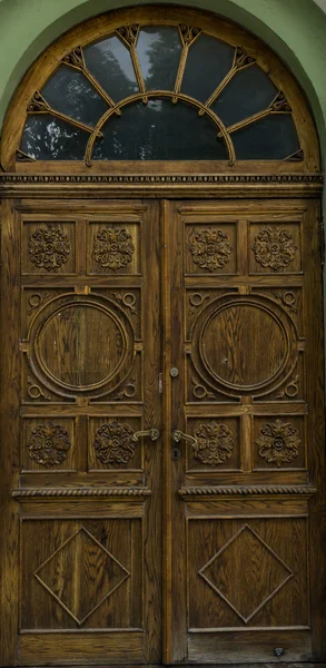 Wooden doors Stock Photos, Royalty Free Wooden doors Images | Depositphotos