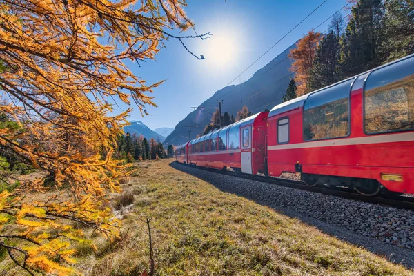 Train de couleur rouge images libres de droit, photos de Train de ...