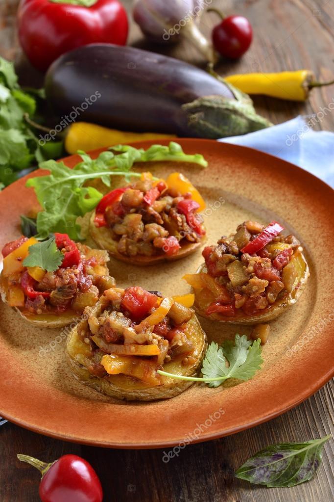 Tombet - roast potatoes with vegetable sauce — Stock Photo © lada10 ...