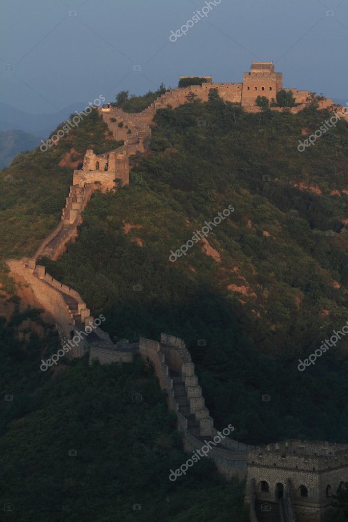 The Chinese Wall at Jinshanling with Sunrise early in the Morning ...