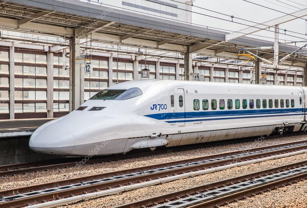 Bullet train at Tokyo station – Stock Editorial Photo © Torsakarin ...