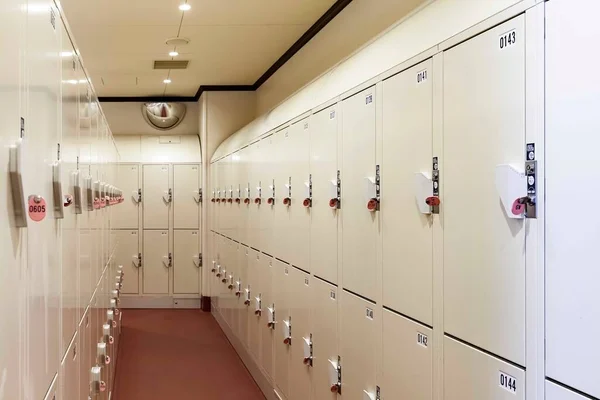 Overhead lockers Stock Photos, Royalty Free Overhead lockers Images ...
