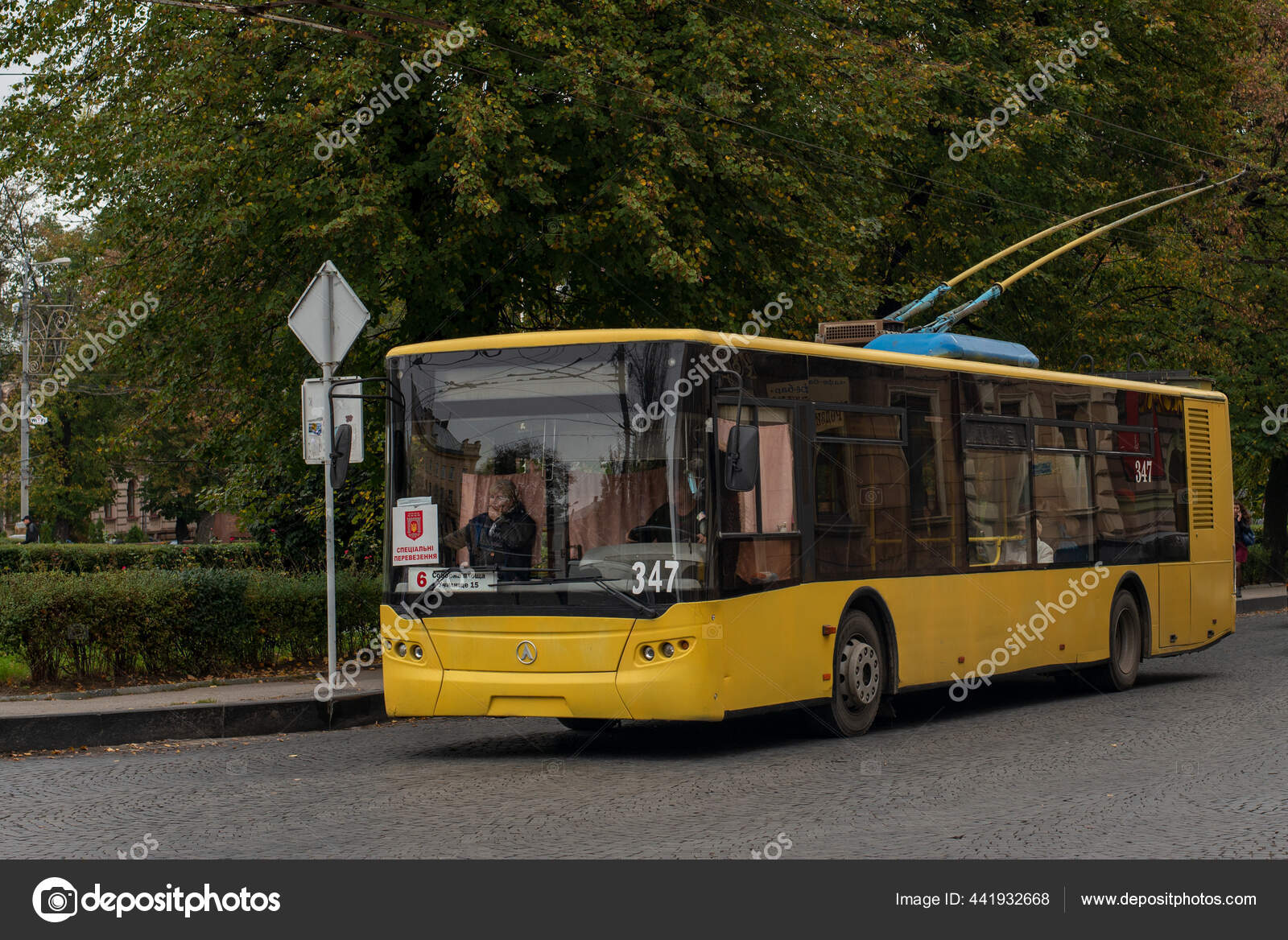 Chernivtsi Ukraine October 2020 Trolleybus Laz E183 347 Riding ...