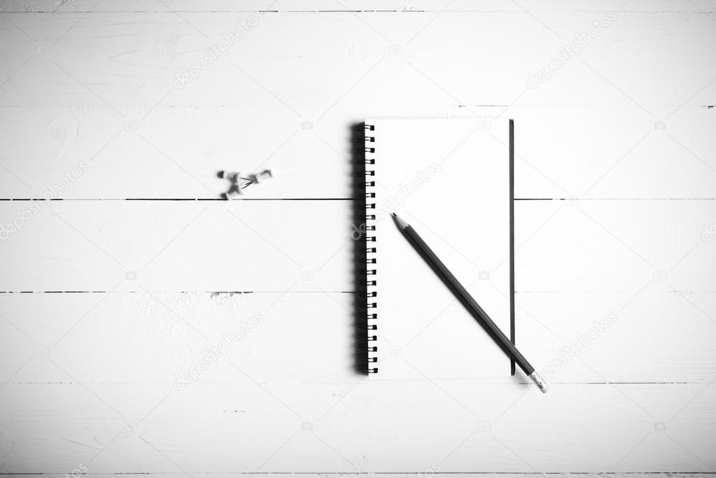 Pencil and notepad with push pin black and white color style — Stock ...