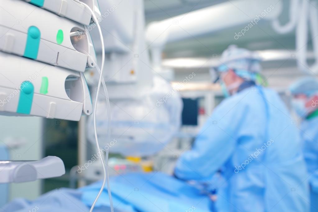 Tubos m dicos con una droga contra el fondo de los cirujanos en 2024