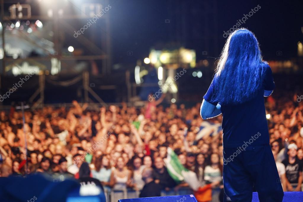 Singer on stage and audience at Beer Fest — Stock Editorial Photo ...