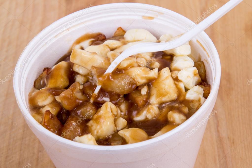 Poutine comida canadiense 2024