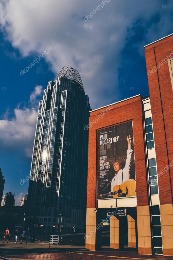 CINCINNATI, OH - CIRCA 2011: buildings in the downtown of Cincinnati ...