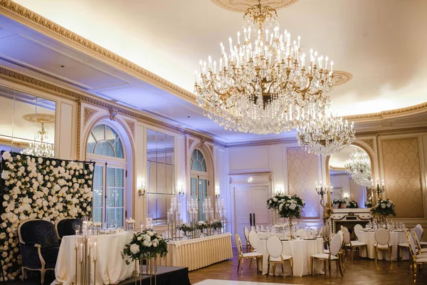 Fotos de Fleur hall blanc, Imagens de Fleur hall blanc sem royalties ...