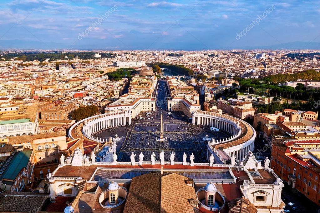 Vista panorámica de la ciudad de Roma y la Plaza de San Pedro desde lo ...