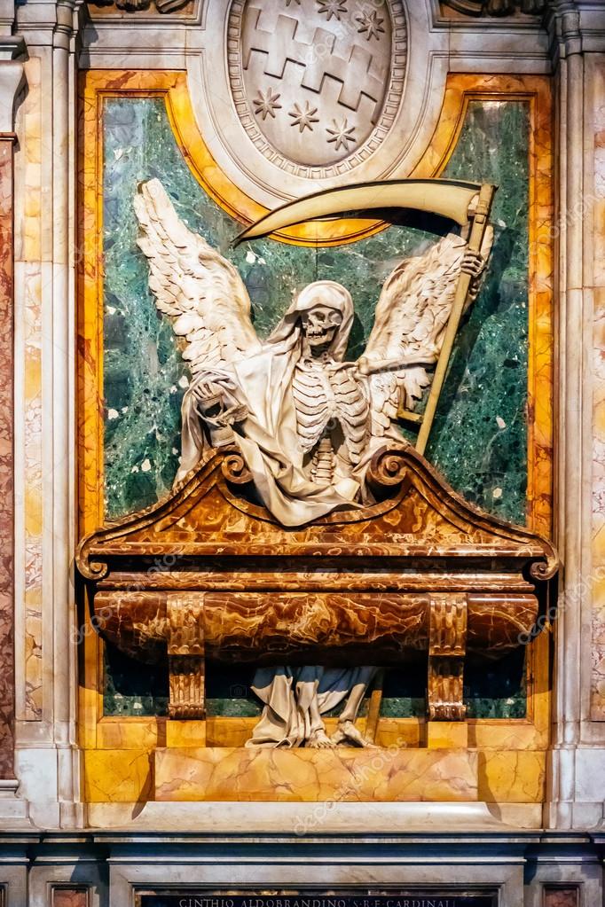 ROMA, ITALIA - 30 DE OCTUBRE: Los altares laterales en la iglesia de ...